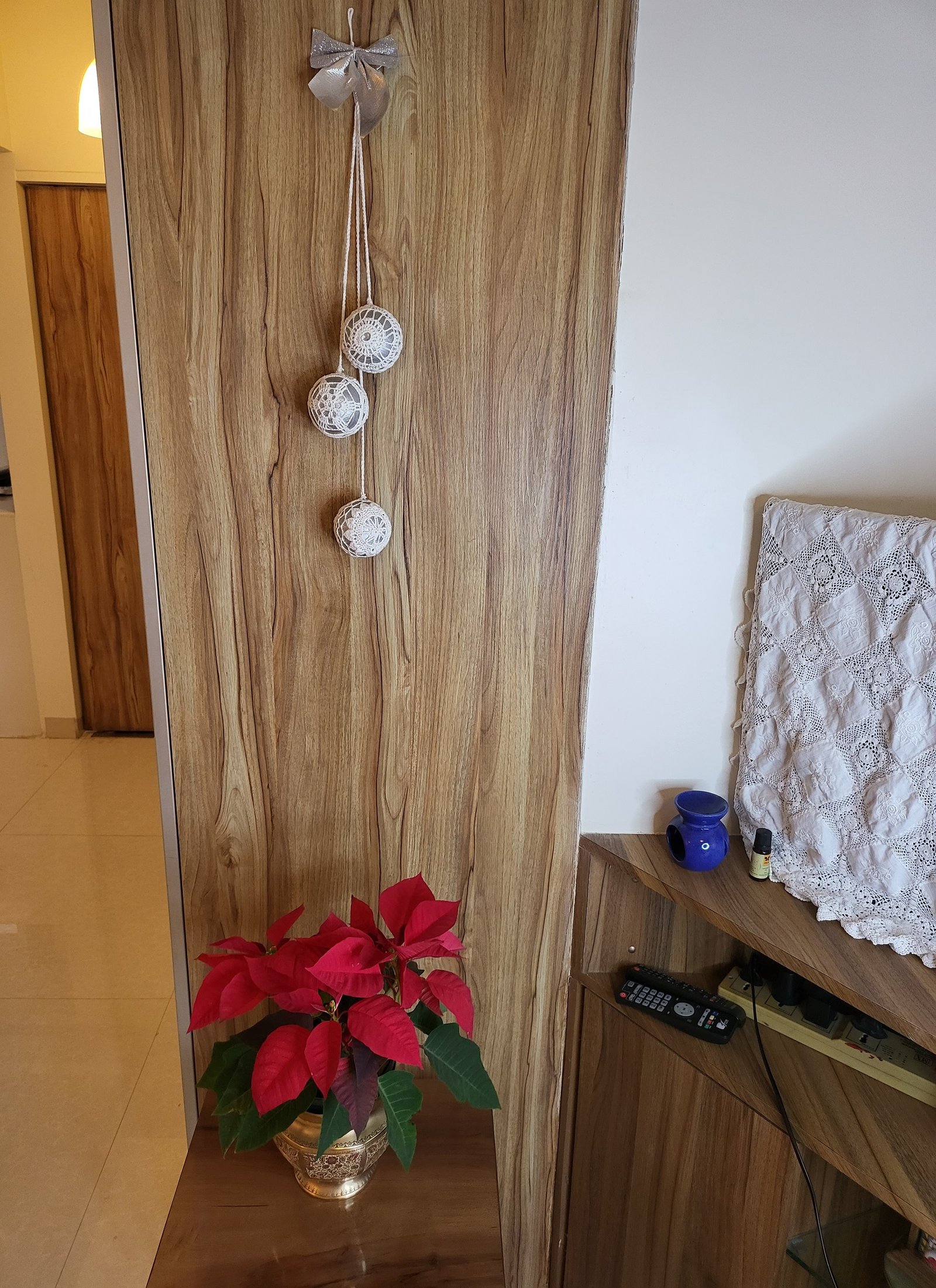 Snowball Bunting - Bells & Whistles